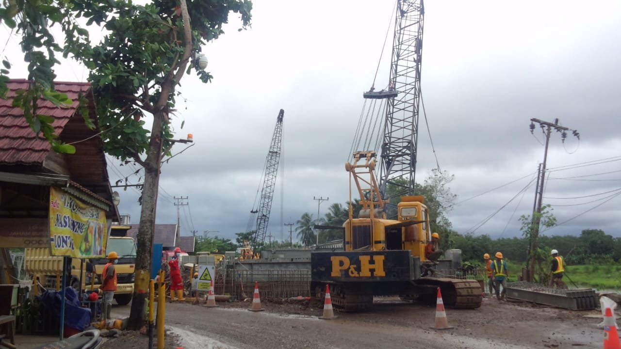 Pengerjaan Dikebut, Jembatan Sungai Salim Diperkirakan Bisa Dilewati ... Pengerjaan Dikebut, Jembatan Sungai Salim Diperkirakan Bisa Dilewati ...